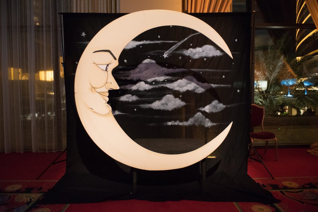 Paper Moon Backdrop Rental - Absolute Amusements